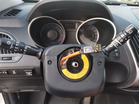 Замена подрулевого переключателя (левого) — Hyundai ix35, 2 л, 2012 ...