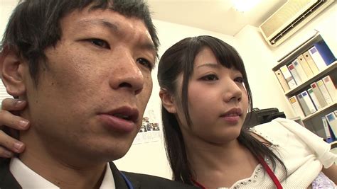 いつも上から目線の女上司と2人きりで残業に。厳しく叱られコキ使われるけど･･･なぜかパンチラ、胸チラ連 254423人気av女優観察日記