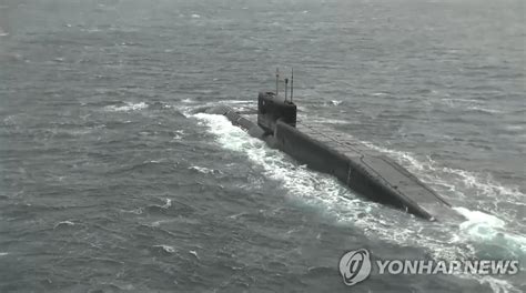 북극해 바렌츠해에 모습 드러낸 러시아 핵잠수함 연합뉴스