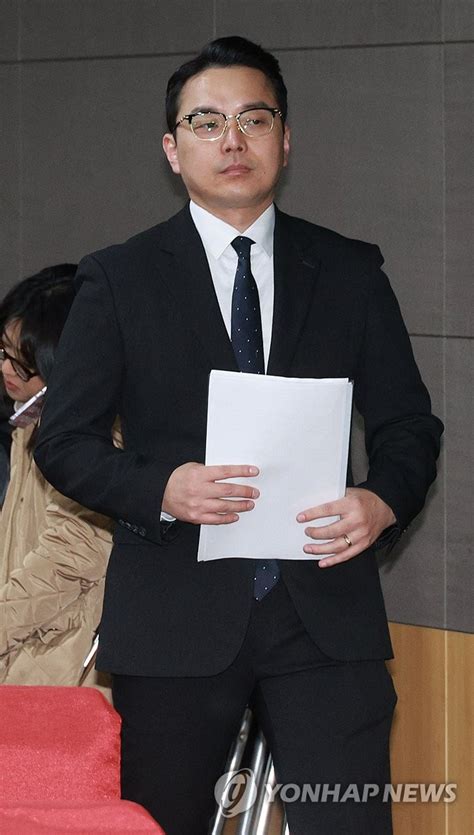 입장하는 조명현 연합뉴스