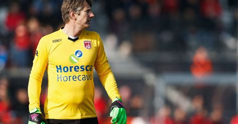 Manchester United Icon Edwin Van Der Sar Comes Out Of Retirement