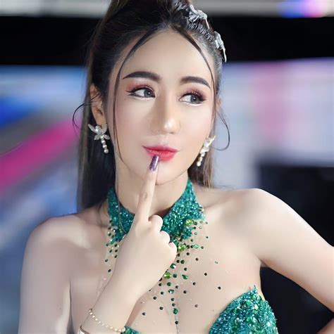 พลอยมณี ส่งเสริม แฟนเพจ