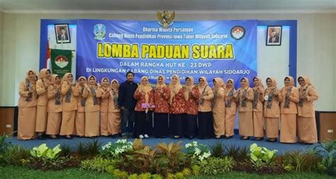 DWP SMAN SIDOARJO RAIH PERINGKAT KE LOMBA PADUAN SUARA TINGKAT MENENGAH ATAS DAN KEJURUAN