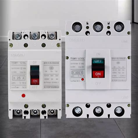 Tgm1 สวิทช์พลาสติกกรณีแม่เหล็กเป่า Circuit Breaker 380v 3 เฟส 4 สาย 3p4p ไฟฟ้าสวิทช์หลัก 10