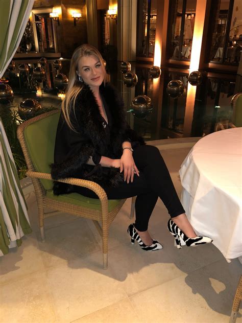 Lindsey Renè ️ Female Entertainer Wgreen Eyes In Las Vegas Slixa