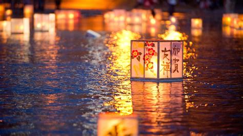 ลอยกระทง ลอยประทีป ลอยโคม ความเป็นมาของประเพณีแห่งสายน้ำ