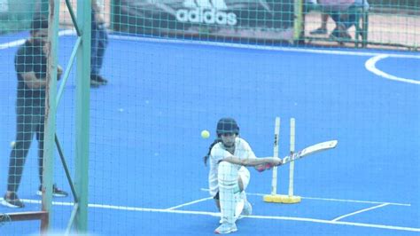 Janhvi Kapoor Cricket Practise Mr And Mrs Mahi Herzindagi
