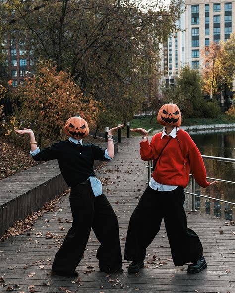 Сегодня вечером в дверь постучали я обрадовалась что Ден пришел подходя к двери подумала