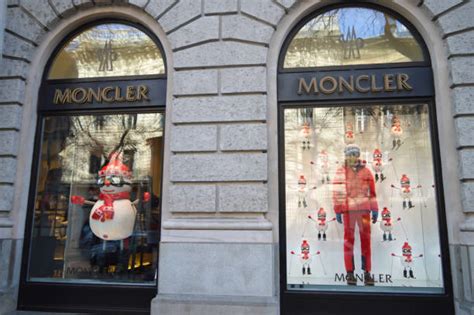 Moncler 스톡 사진 및 일러스트 Istock