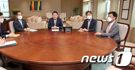 윤 대통령 한덕수 총리와 첫 주례회동