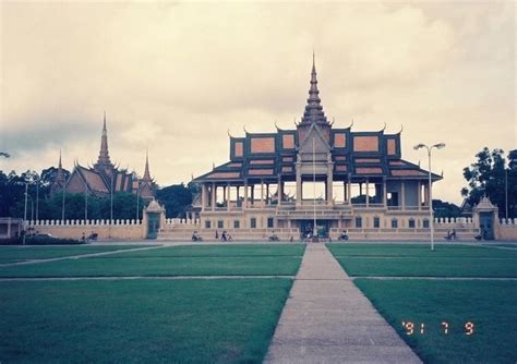 រូបភាពកម្រ ក្រុងភ្នំពេញ ឆ្នាំ១៩៩១ មិនទាន់មានអាគារធំៗ Khmerload