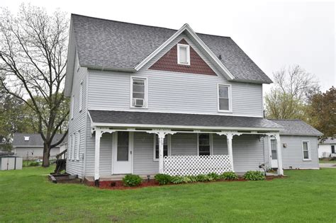 950 Center St Lake Geneva Wi 53147 Mls 1833570 Redfin