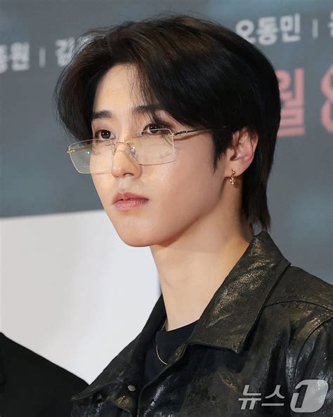 The Ray Ban Glasses Worn By Han Jisung At The Vip Movie Premiere Of