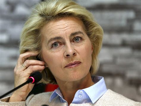 Захарова прокомментировала слова фон дер Ляйен о торговой войне США и ЕС Политика Мир