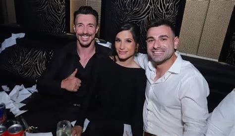 Сърцето на Ергена е за Алекс Двойката засечена да купонясва в клуб СНИМКИ • Клюкарникcom