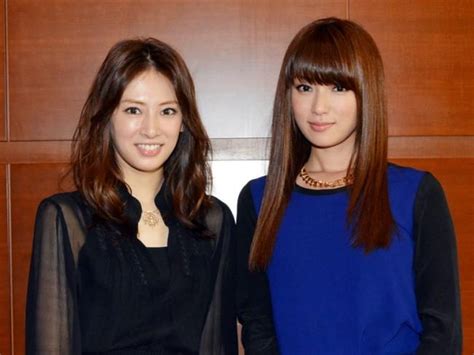 不仲説は嘘！？北川景子と深田恭子がキスするほど仲良しだった！？｜エントピ