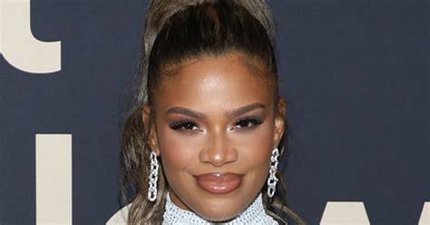 Watch Kamie Crawford Tease Her 2023 Si Swimsuit Photo Shoot Sports
