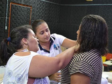 Voluntárias Cisne Branco capacitam as dependentes de militares em