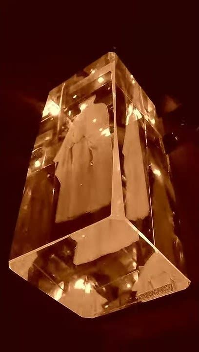 پرینت عکس داخل کریستال توسط لیزر Youtube