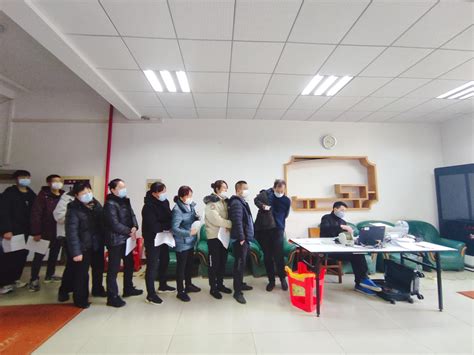 筑牢校园饮食安全接待服务中心组织开展员工健康证办理工作 中国地质大学后勤保障部