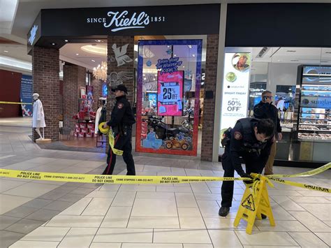 3 Injured In Calgary Mall Stabbing Ems Citynews Calgary