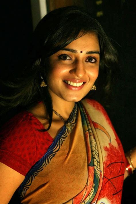 Mallu Actress Nikitha Cute Pictures Mallu Actress Photo Mallu Aunty