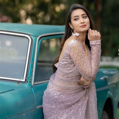 బిగ్ బాస్ షోతో ప్రేక్షకులకు మరింత దగ్గరైంది భానుశ్రీ మరోవైపు సోషల్