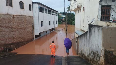 Chuva Causa Inundação E Deixa Moradores Ilhados No Interior De Minas