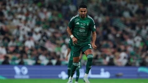 رياض محرز يفوز بجائزة جديدة في الدوري السعودي
