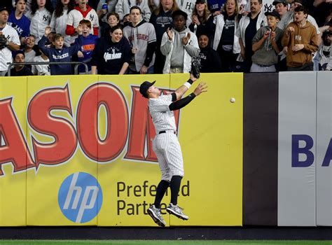 New York Yankees Fans Dejected By 6 1 Loss To Al East Rival Toronto