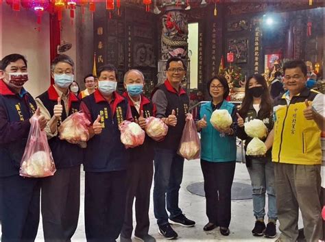 立委湯蕙禎與中壢北星宮攜手送高麗菜助菜農 蕃新聞