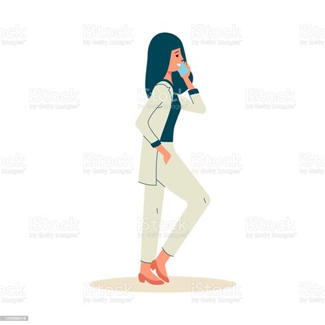 女商人走和說話電話字元平面向量插圖孤立向量圖形及更多有性格圖片 有性格 討論 說話 Istock