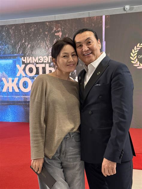 Цэцгээ Миний марайлсаныг битгий яриарай та нар л туранхай муухай гэсэн шүү Тэгээд жаахан