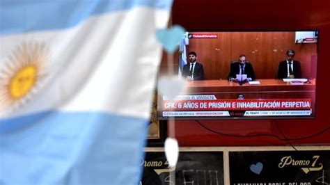 Condenaron a Cristina Kirchner a 6 años de prisión e inhabilitación