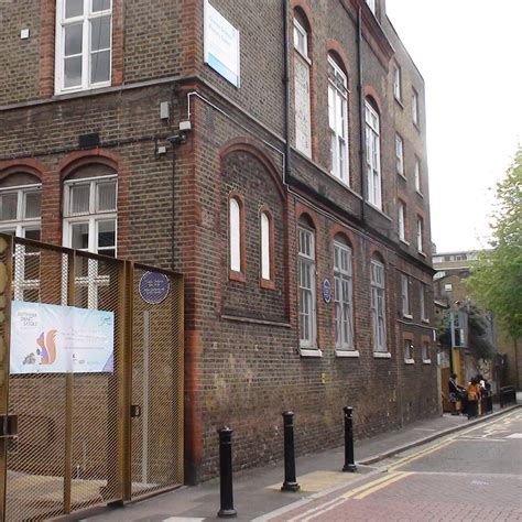 Charles Dickens Se1 London Remembers Aiming To Capture All