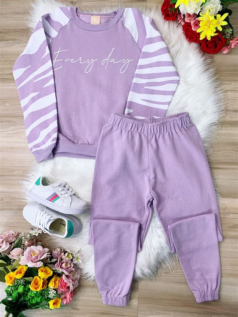 Conjunto de Moletom Blusa e Calça Lilás C a Manga Listrada Rosa Charmosa Atacado