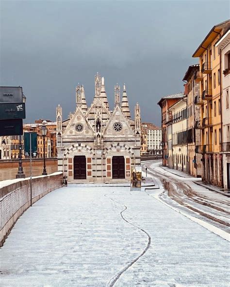 Forte grandinata Pisa imbiancata è uno spettacolo FOTO