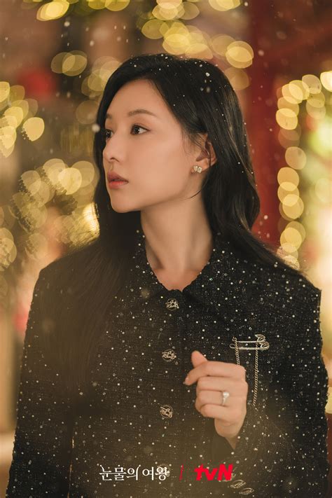Kim Soo Hyun Surprises Kim Ji Won With Touching Early Christmas T In
