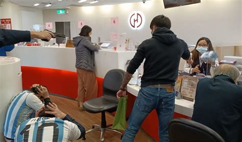 世足賽輸錢！胖瘦歹徒持槍洗劫 淡水警與銀行上演防搶演練 一零一傳媒