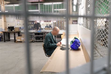 Metz Ils Travaillent En Prison Combien Gagnent Ils Combien Sont Ils