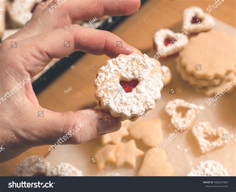 272 Spitzbuben Kekse Bilder Stockfotos Und Vektorgrafiken Shutterstock