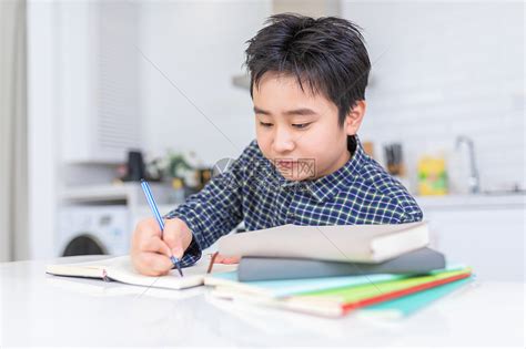 青少年烦恼高清图片下载 正版图片501113904 摄图网