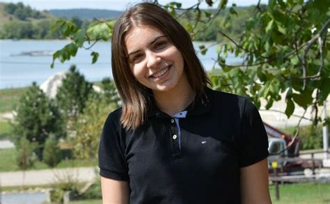 Daniela Istrate On Linkedin O Elevă Sclipitoare De La Colegiul ”codreanu” Bârlad Reprezintă