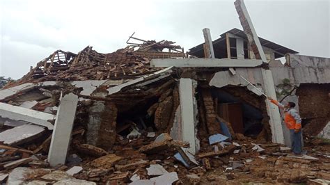 6 6 Magnitude Earthquake Strikes Indonesias Sumatra