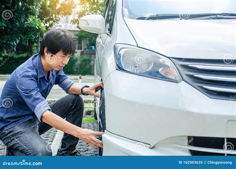 Checking The Condition Of Nebulizer Needle From Lc Ms Qtof System Using Adjustment Fixture And