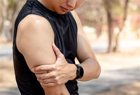 What A Biceps Tendon Rupture Feels Like And How To Treat It The Well By Northwell
