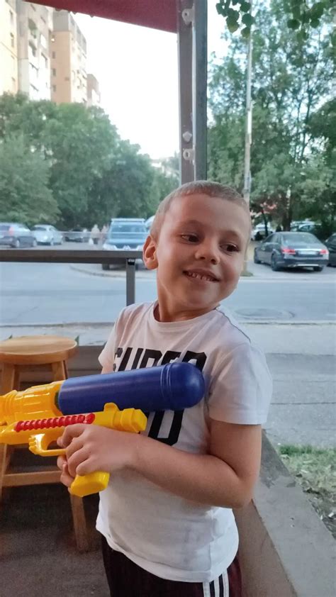 Да помогнем на Теди в борбата с аутизма като върнем усмивката на