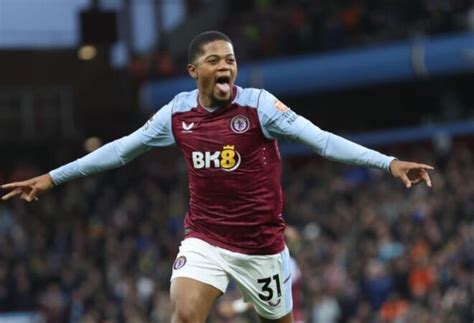 Woman Goes Viral Wearing Revealing Dress To The Movies Leaving Viewers