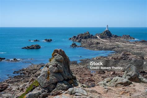 세인트 브렐레이드 저지 채널 제도 영국 제도의 곶에있는 상징적 인 La Corbiere 등대 0명에 대한 스톡 사진 및 기타