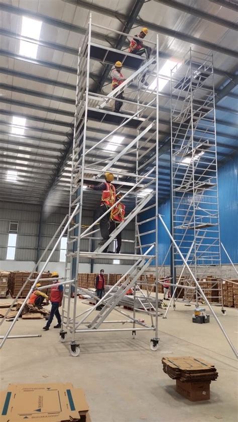 11 Mtr Silver Aluminium Stairway Scaffolding Tower Laddder Size 2000